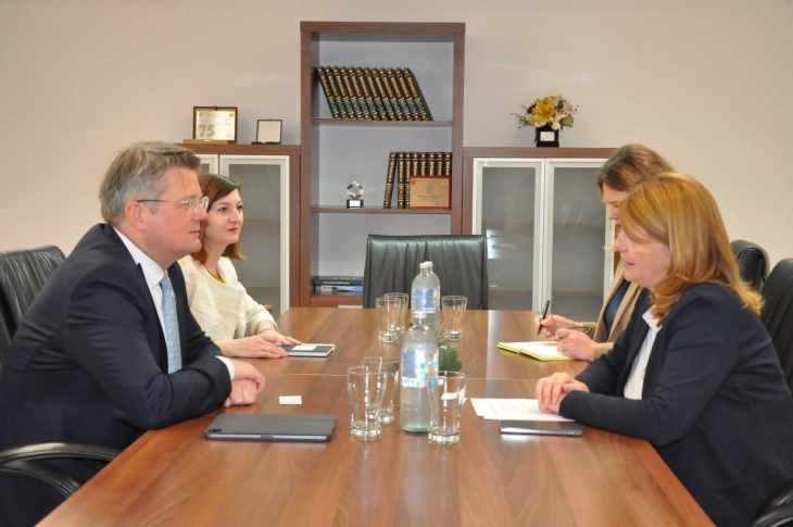 Shukova - Lorkowski: Decarbonisation roadmap as responsibility and ...