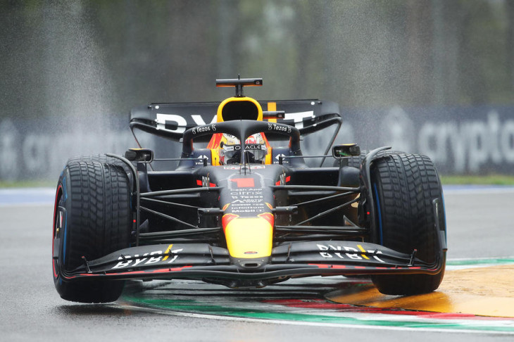 Verstappen beats Norris in final lap to take F1 British GP pole