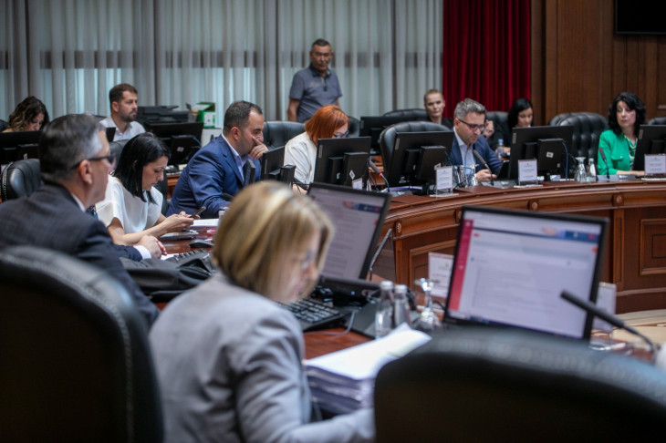 Предлог законот за данокот на солидарност и измените на Законот за данокот на добивка поминаа на