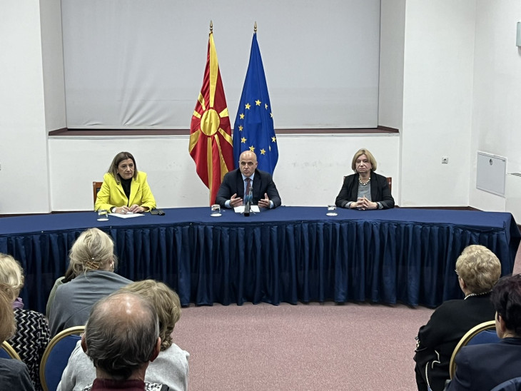 Почна средбата на премиерот Ковачевски и министерката Тренчевска со здруженијата на пензионери