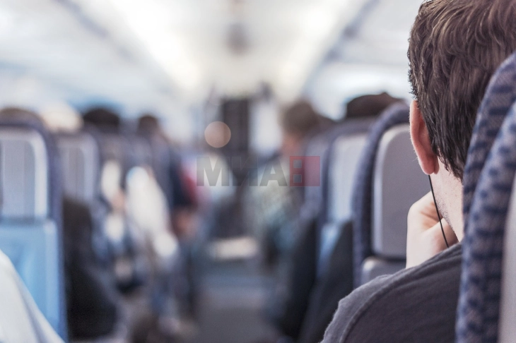 Мерки во случај на итна помош или смрт на патник во авион