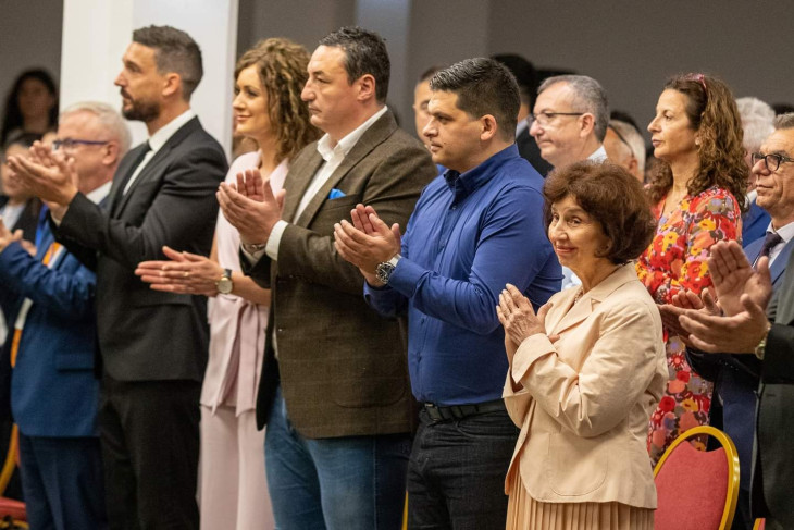 Siljanovska-Davkova says she respects Prespa Agreement, to overcome issues through dialogue