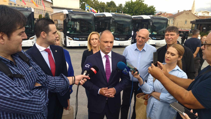 Filipçe: Huaja nga Hungaria është projekt i madh korruptues i cili ...