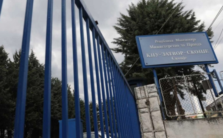 Приведени поранешниот директор на КПУ Затвор Скопје и затворски полицаец кривични пријави за 10