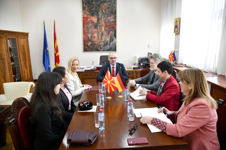 Средба на потпретседателот на Собранието Милошоски со стипендистите на Меѓународната