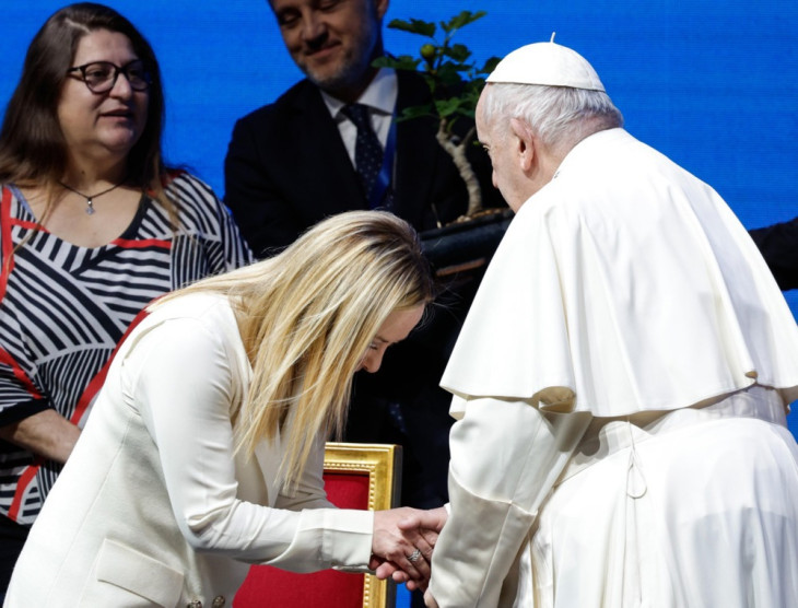 Мелони изрази длабока тага поради смртта на папата Франциск кого го нарече „голем човек“