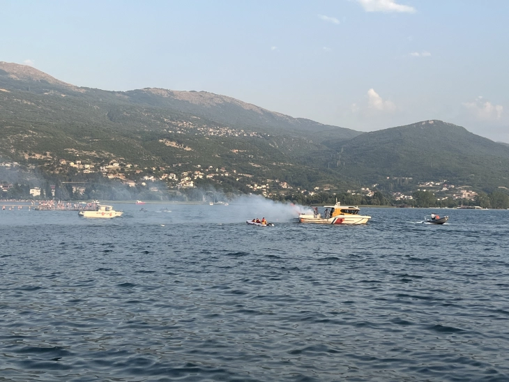 МВР со показна вежба на Охридското Езеро презентација на дел од полициската опрема пред